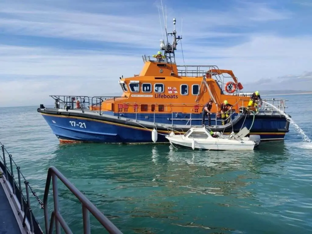 Newhaven Lifeboat Crew Rescues Stricken Speedboat off Beachy Head - UK ...