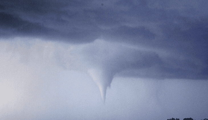 UK Weather: Tornado and Funnel Cloud Warning for South East - UK News in Pictures