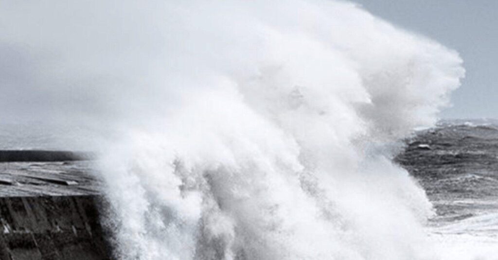 Met Office Confirms Amy as First Storm of 2025/26 Season | UKNIP | UK News in Pictures